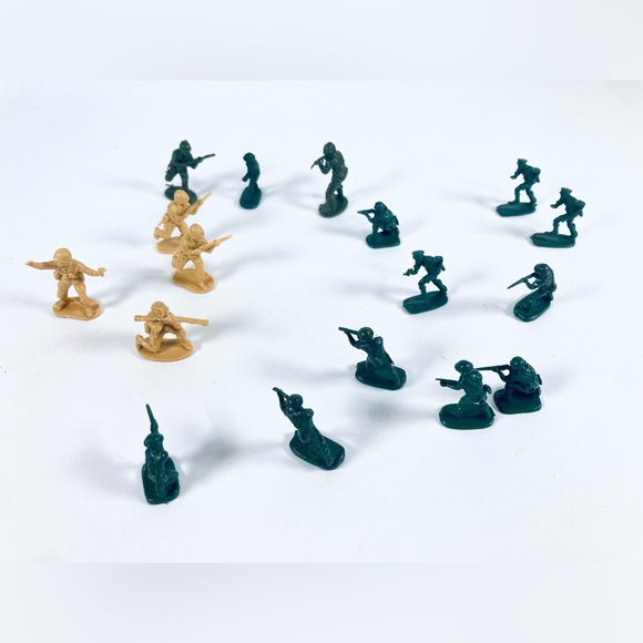 unbranded | Toys | Lot Of 7 Vintage Micro Mini Wwii Army Men Green Tan ...